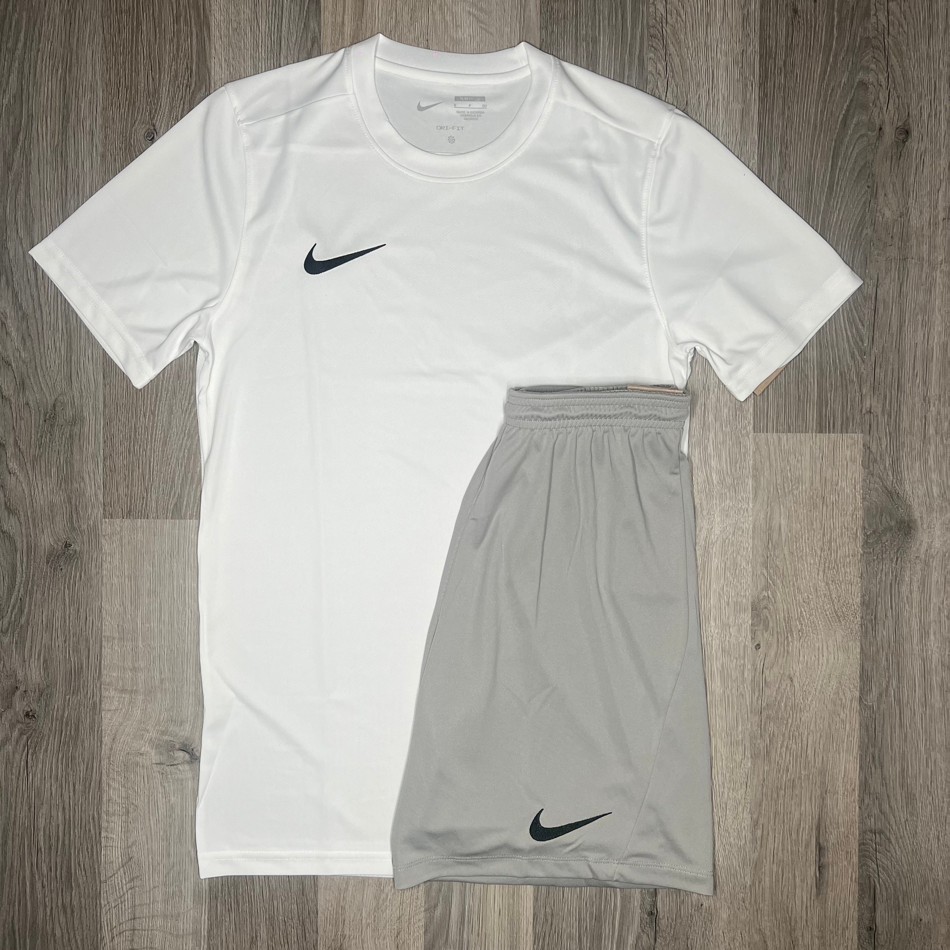Nike Dri Fit Set - Tee & Shorts - White / Grey – RESTOCK3D
